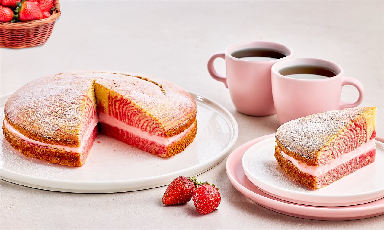 Çilekli Puding Dolgulu Kek Tarifi | Dr. Oetker